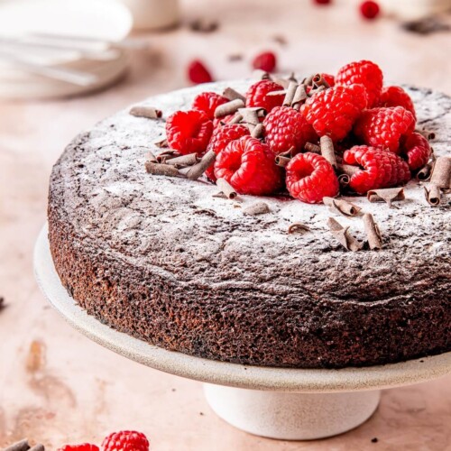 HEALTHY CHOCOLATE CAKE (GLUTEN-FREE, DAIRY-FREE, REFINED SUGAR-FREE)