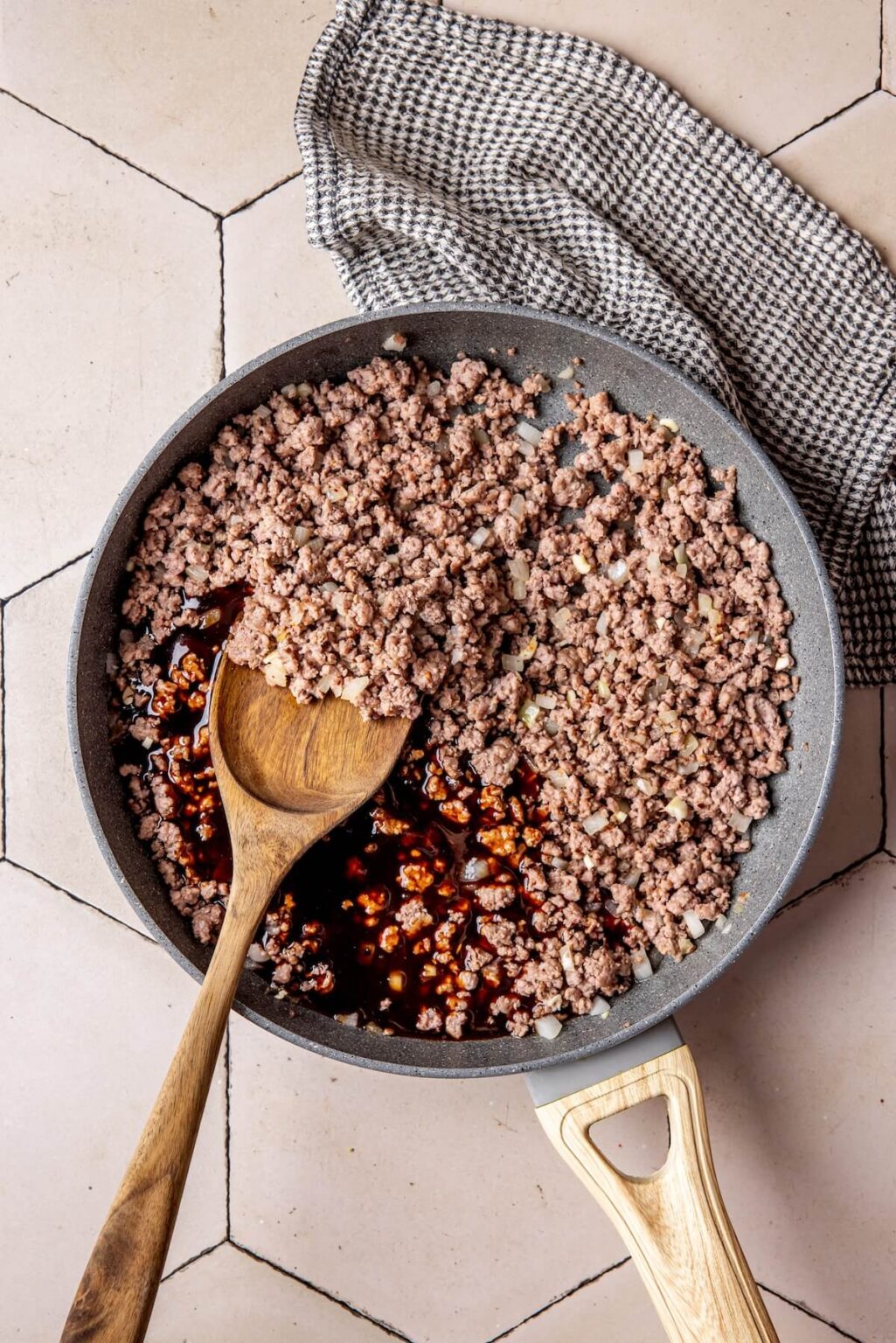 FIRECRACKER BEEF AND VEGGIE NOODLE BOWLS